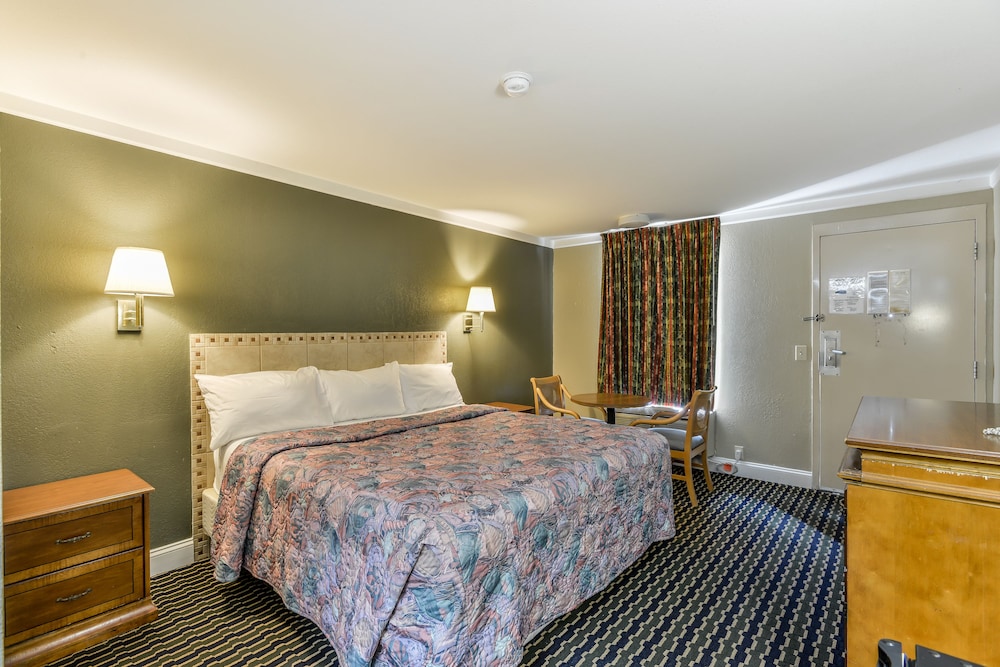 Wake Inn in Raleigh | Best Rates & Deals on Orbitz