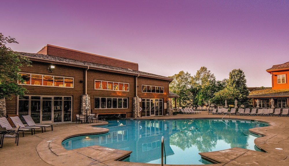 The Branson Hillside Hotel in Branson | Best Rates & Deals on Orbitz