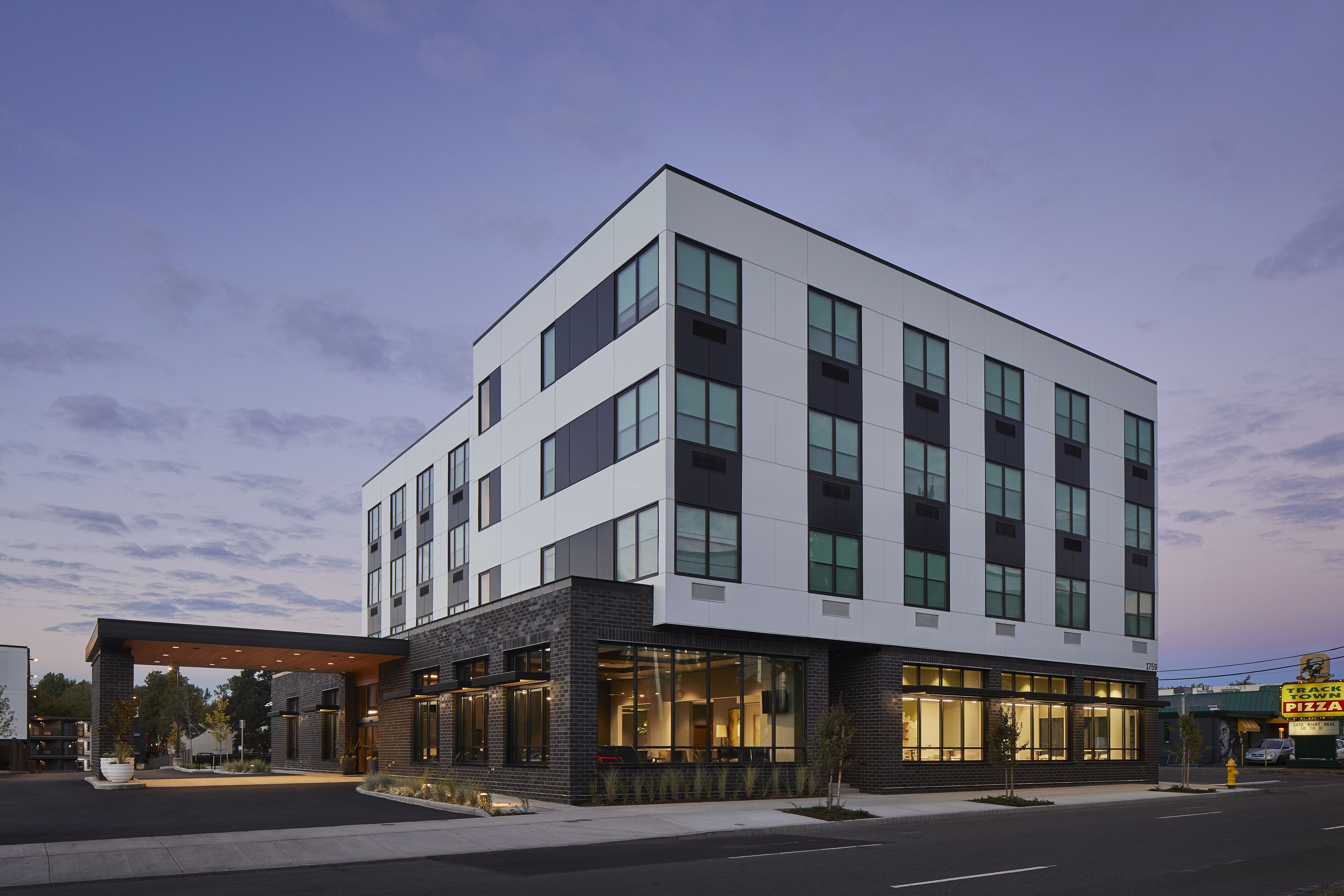 Valley River Inn Reviews, Deals & Photos 2023 - Expedia