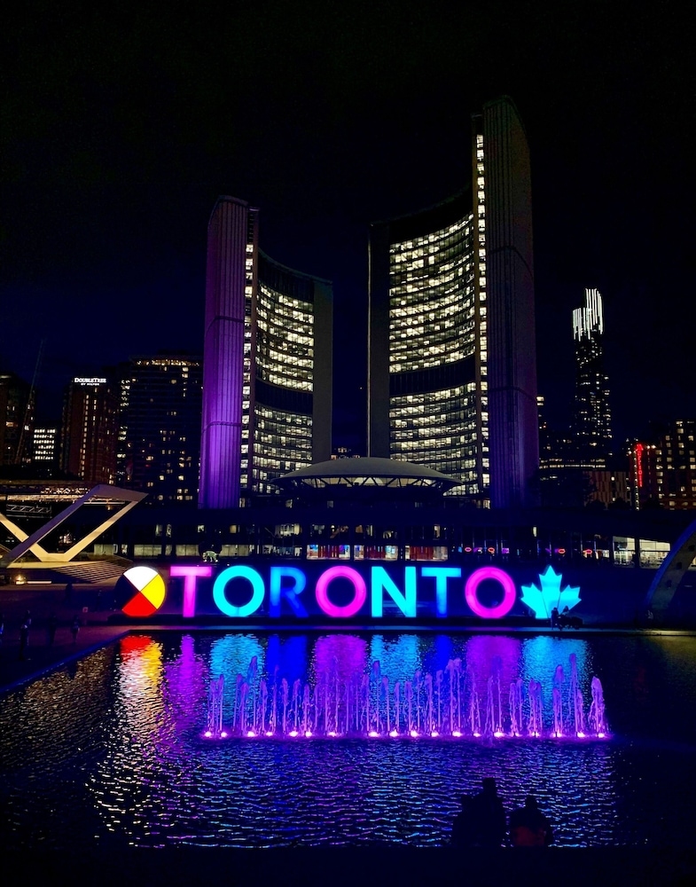 Sheraton Centre Toronto Hotel, Toronto: Room Prices & Reviews | Travelocity