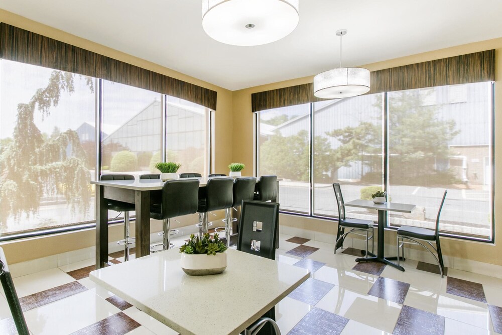 Comfort Inn Edgewater on Hudson River in Edgewater | Best Rates & Deals ...