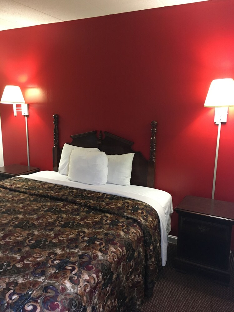 Gold Star Inn & Suites in Groton | Best Rates & Deals on Orbitz