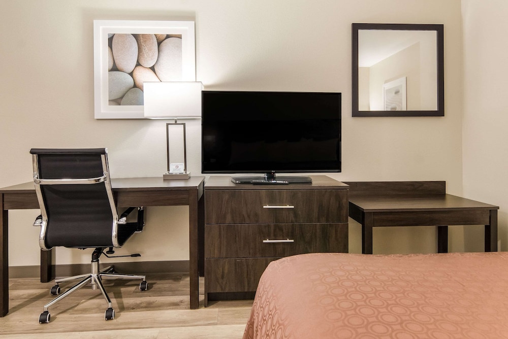 Quality Inn & Suites Dallas - Cityplace in Dallas | Best Rates & Deals ...