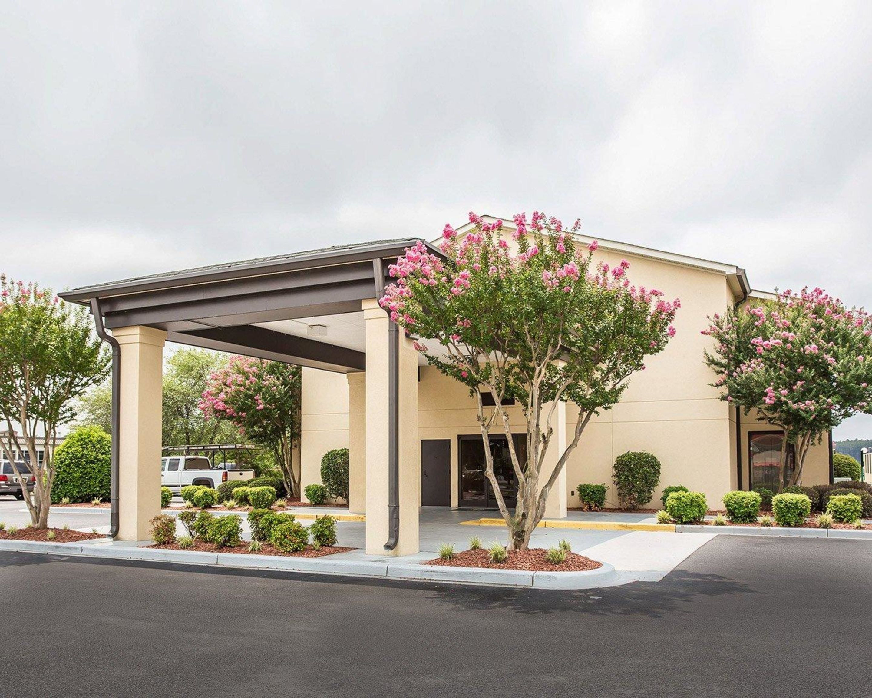 Red Roof Inn Dillon, SC in Dillon, SC | Expedia