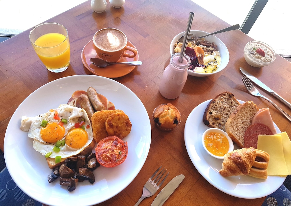 James Cook Hotel Grand Chancellor in Wellington | Best Rates & Deals on ...