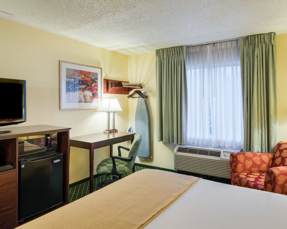 Quality Inn in Newark | Best Rates & Deals on Orbitz