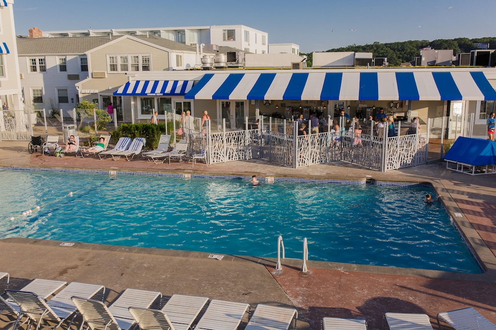 Sea Crest Beach Hotel, North Falmouth: Room Prices & Reviews | Travelocity