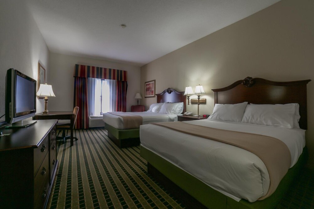Moncks Corner Inn in Moncks Corner | Best Rates & Deals on Orbitz