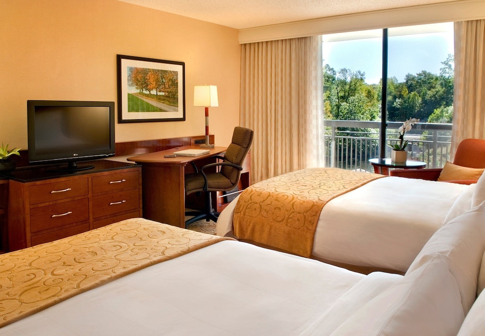 MARRIOTT PARK RIDGE - Park Ridge NJ 300 Brae 07656