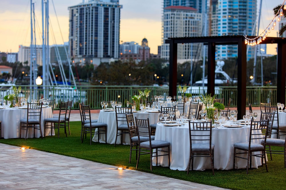 The Vinoy Renaissance St. Petersburg Resort & Golf Club: 2018 Room ...