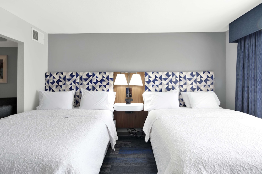 Hampton Inn and Suites Santa Ana/Orange County Airport in Santa Ana ...