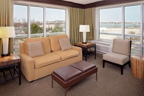 Book DoubleTree by Hilton Hotel Boston Bayside in Boston | Hotels.com