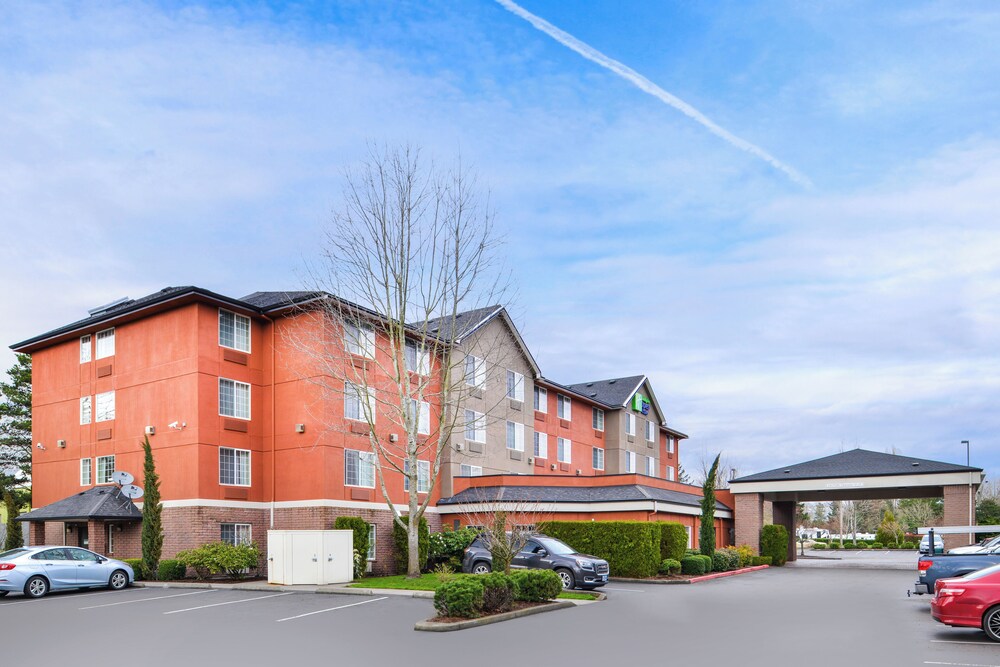 Holiday Inn Express Hotel & Suites Portland-Jantzen Beach, an IHG Hotel ...
