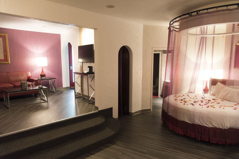 Pocono Palace Resort in East Stroudsburg | Best Rates & Deals on Orbitz