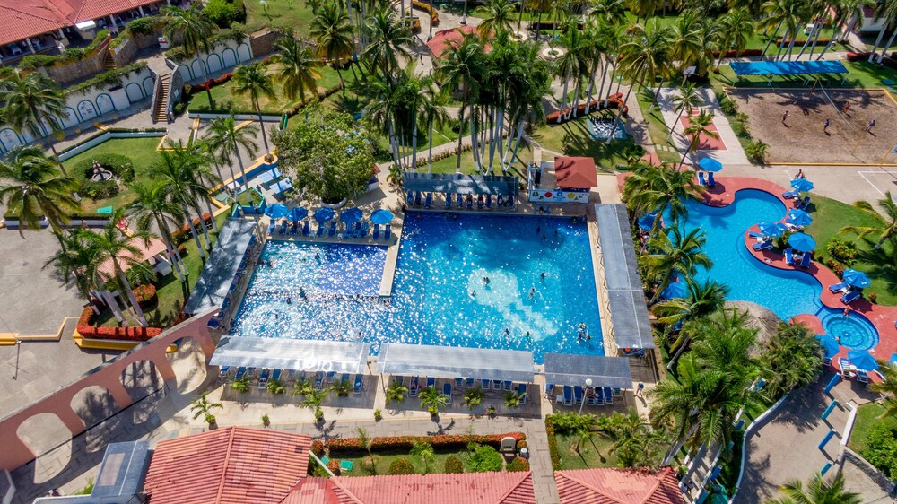 Qualton Club Ixtapa - All Inclusive in Ixtapa | Best Rates & Deals on ...