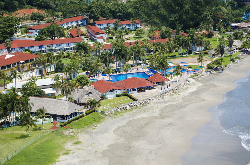 Qualton Club Ixtapa - All Inclusive in Ixtapa | Best Rates & Deals on ...