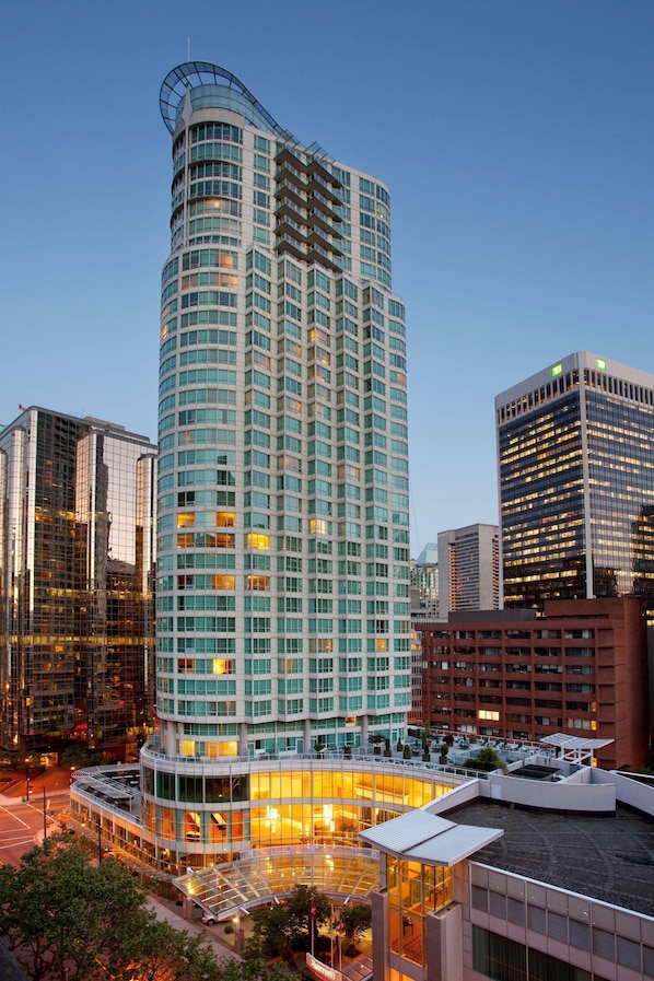 Book Vancouver Marriott Pinnacle Downtown in Vancouver | Hotels.com