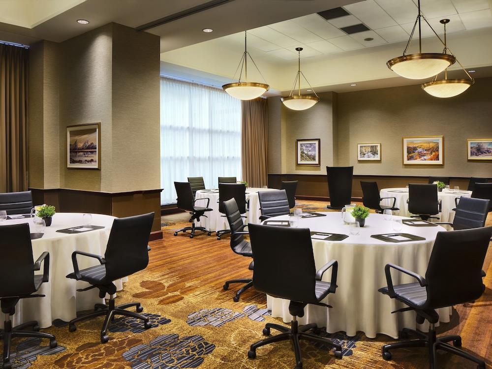 Hyatt Regency Calgary, Calgary: 2020 Room Prices & Reviews | Travelocity