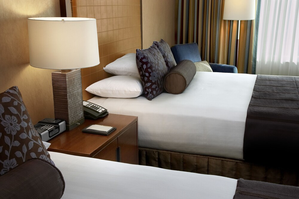 Book Hyatt Regency Calgary | Calgary Hotel Deals