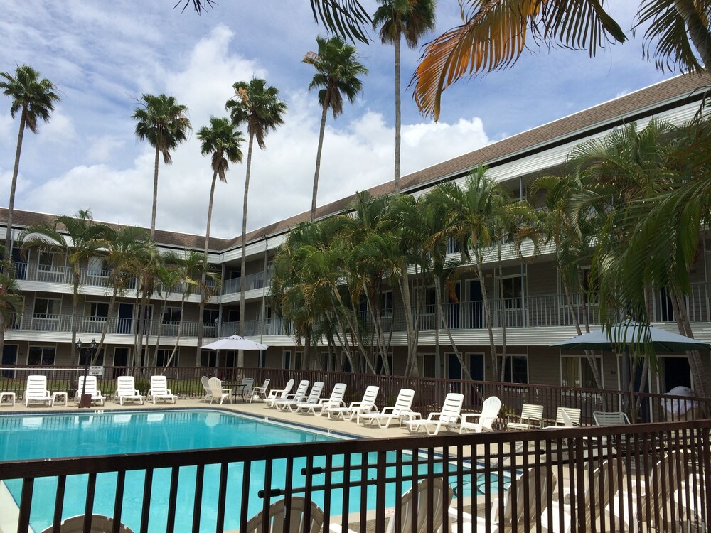 Lantern Inn & Suites, Sarasota: $78 Room Prices & Reviews | Travelocity