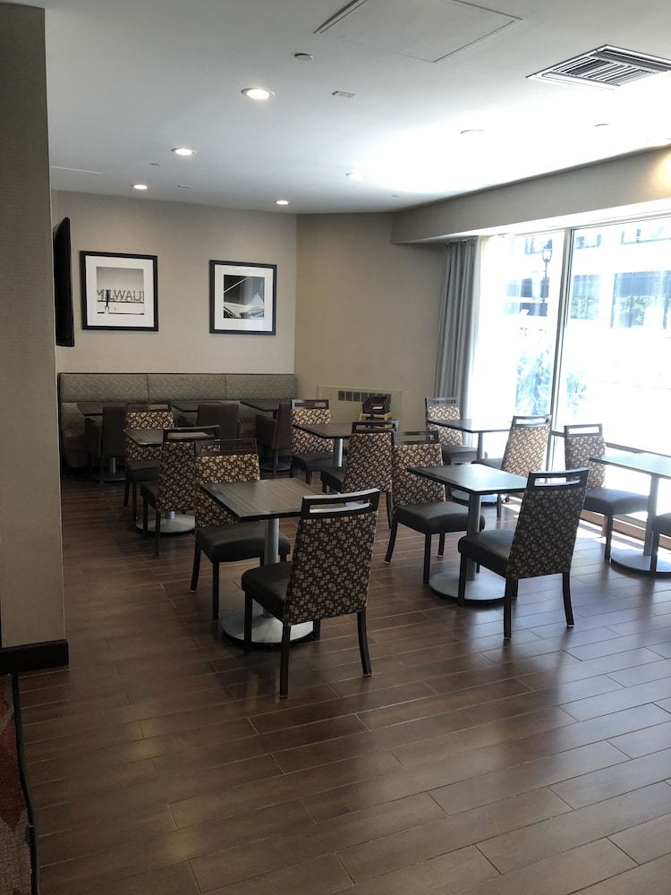 Hampton Inn & Suites Milwaukee Downtown in Milwaukee | Best Rates ...