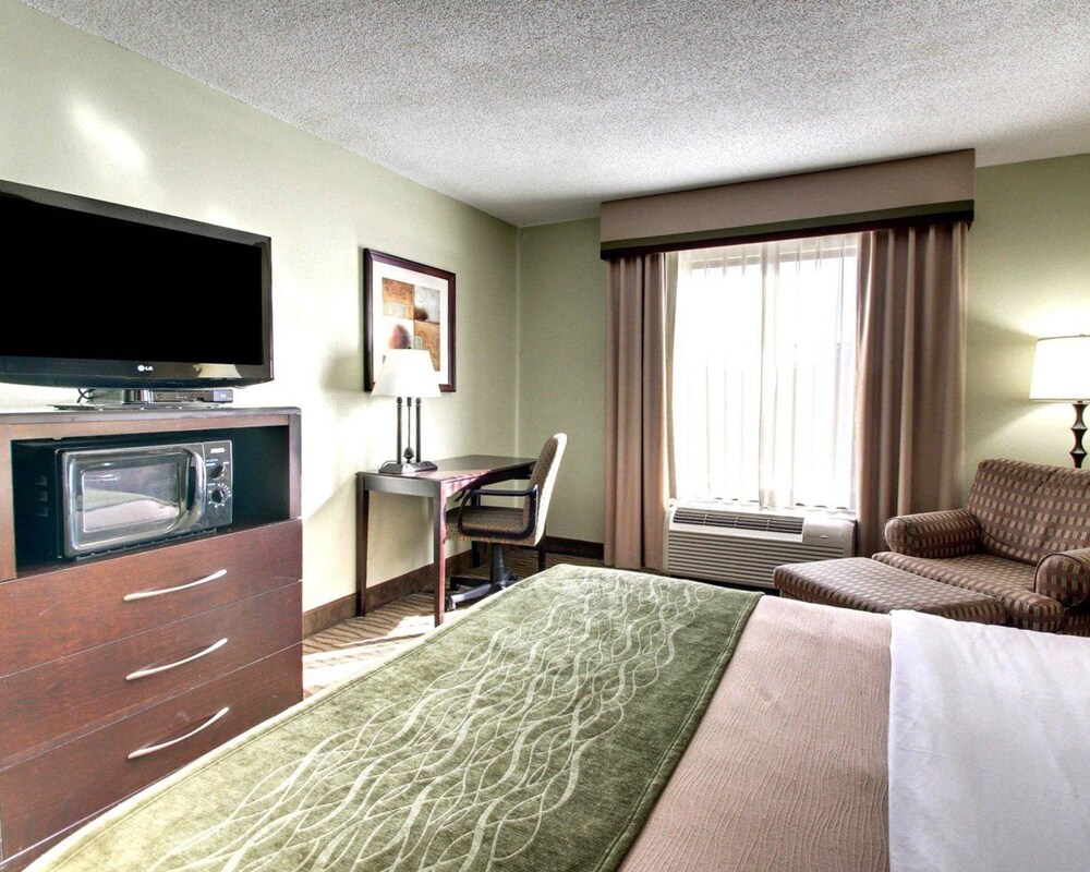 Comfort Inn in Pearl | Best Rates & Deals on Orbitz