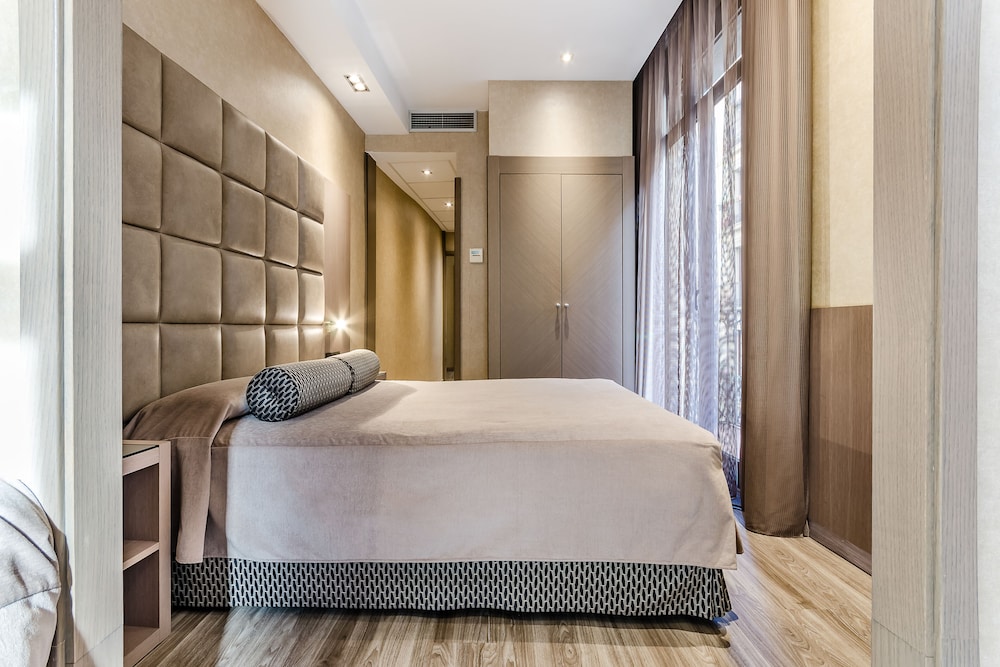 Hotel Suizo, Barcelona: $76 Room Prices & Reviews | Travelocity