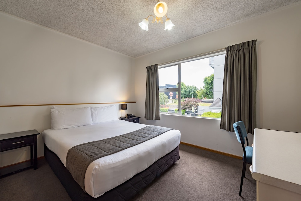 Heartland Ambassador Hotel Hamilton in Hamilton | Best Rates & Deals on ...