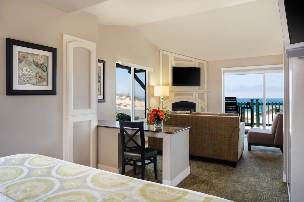 Sanctuary Beach Resort in Monterey, CA | Expedia