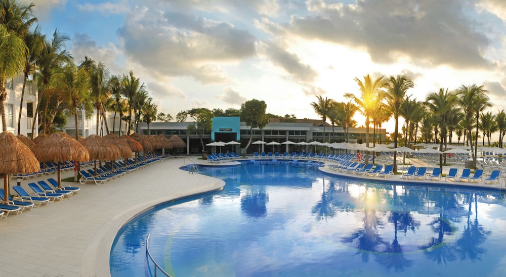 Riu Yucatan - All Inclusive in Playa del Carmen | Best Rates & Deals on ...