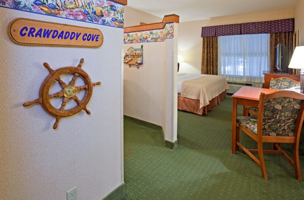 Holiday Inn Hotel & Suites Madison West: 2019 Room Prices $81, Deals ...