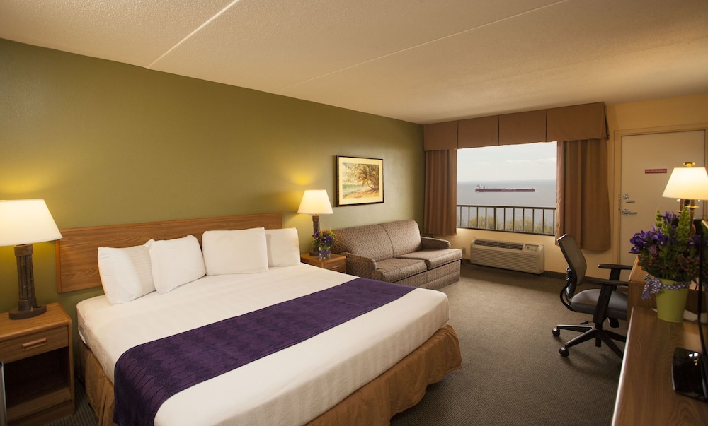 Edgewater Hotel & Waterpark, Duluth: Room Prices & Reviews | Travelocity