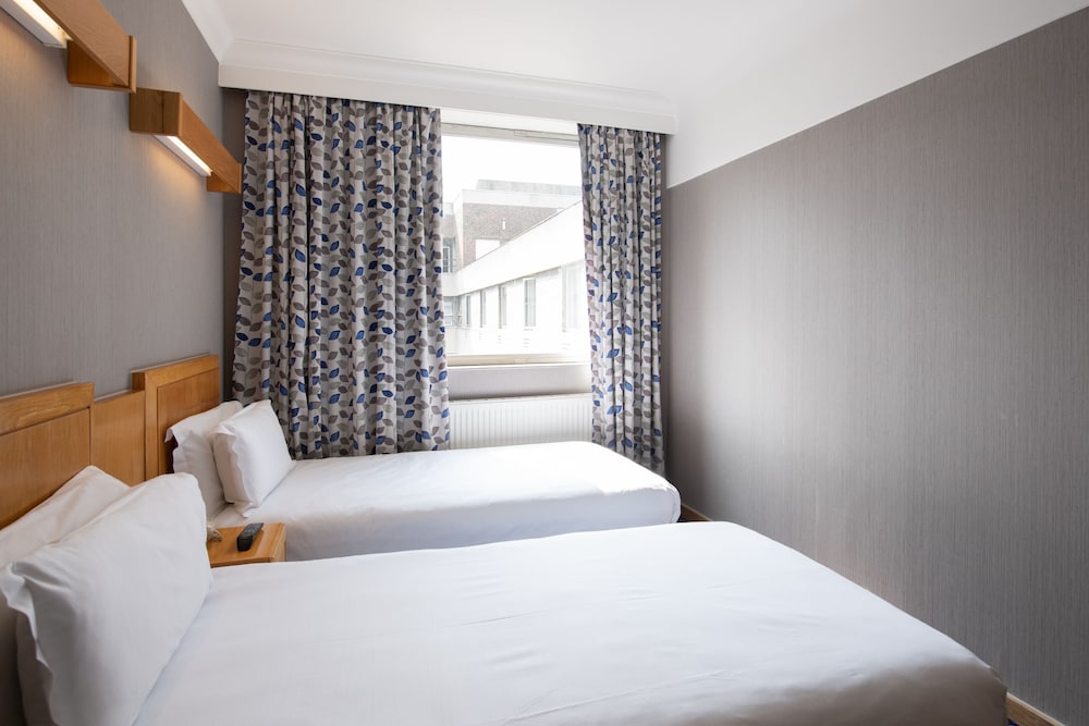 Royal National Hotel: AU$221 Rooms, Reviews & Deals (London, GBR) | Wotif