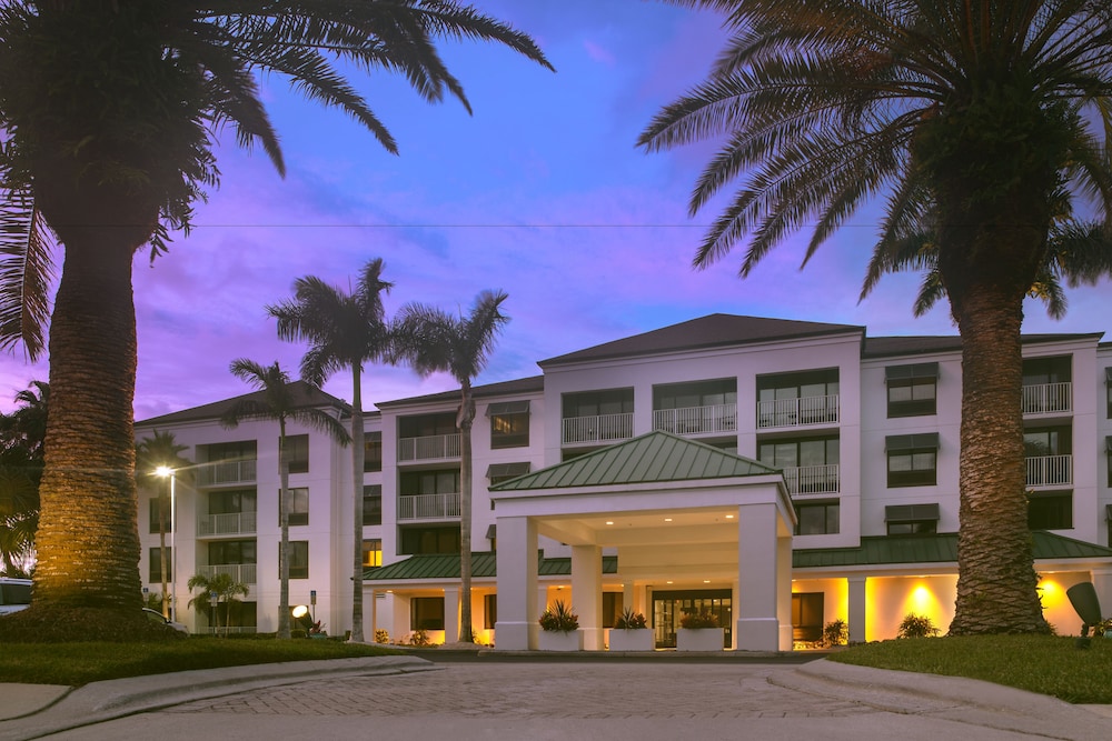 Courtyard by Marriott - Naples in Naples | Best Rates & Deals on Orbitz