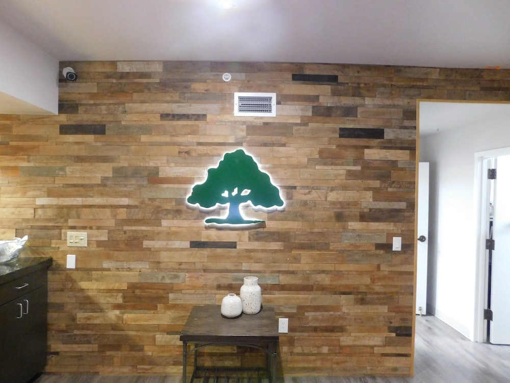 GreenTree Inn & Suites in Pinetop, Pinetop: $75 Room Prices & Reviews ...