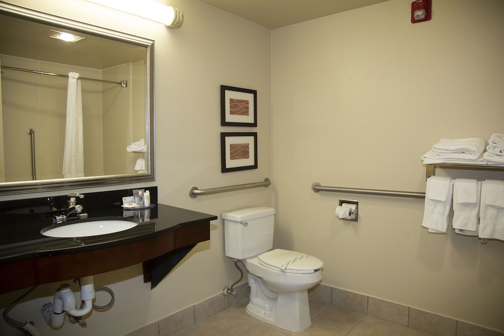Comfort Inn & Suites Ardmore in Ardmore | Best Rates & Deals on Orbitz