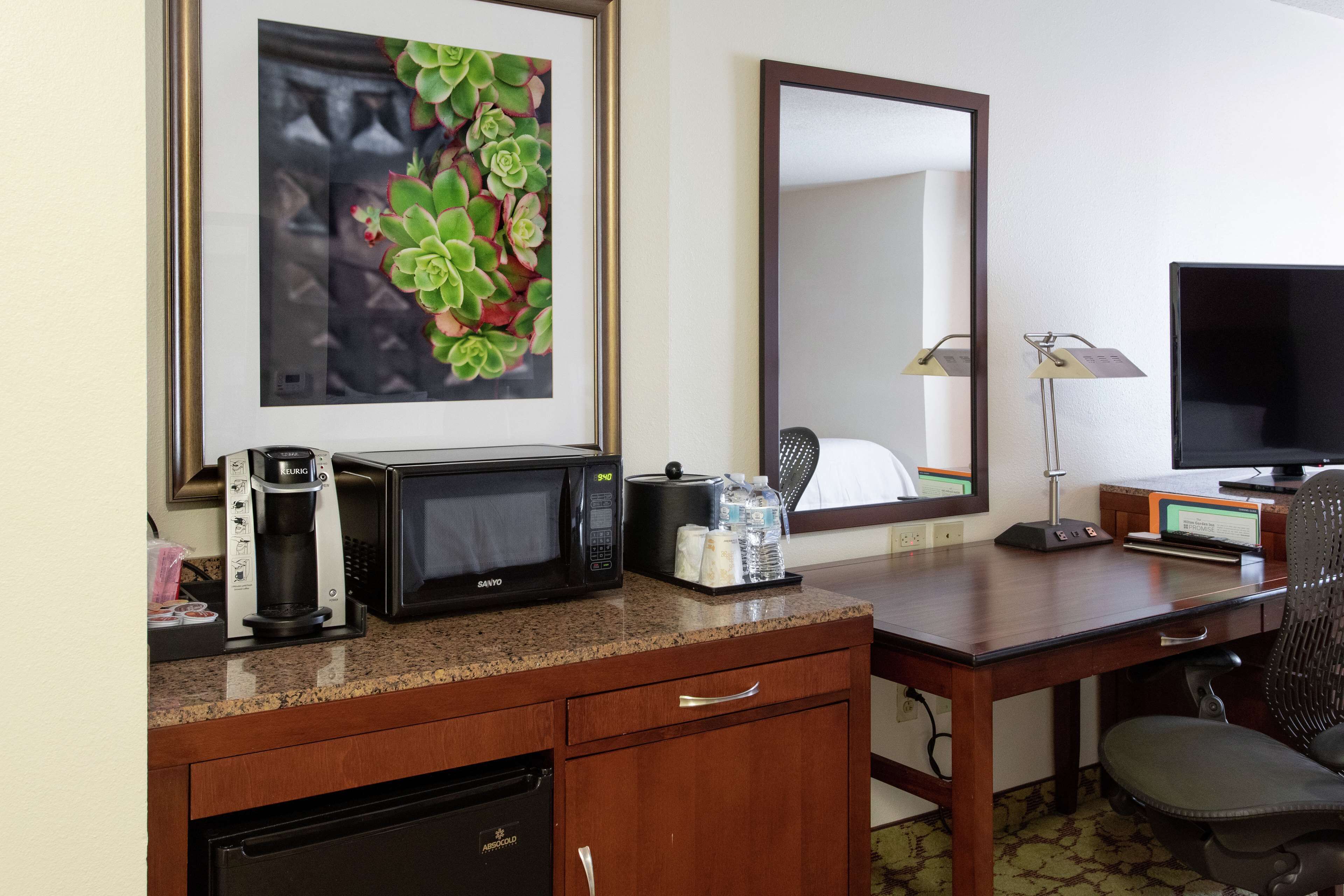 Hilton Garden Inn Orlando at SeaWorld Reviews, Deals & Photos 2022 ...