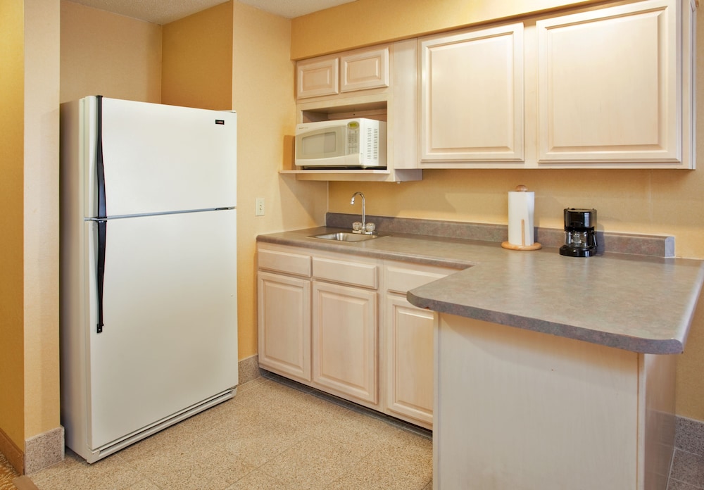 Holiday Inn Express & Suites St. Louis West - Fenton in St. Louis ...