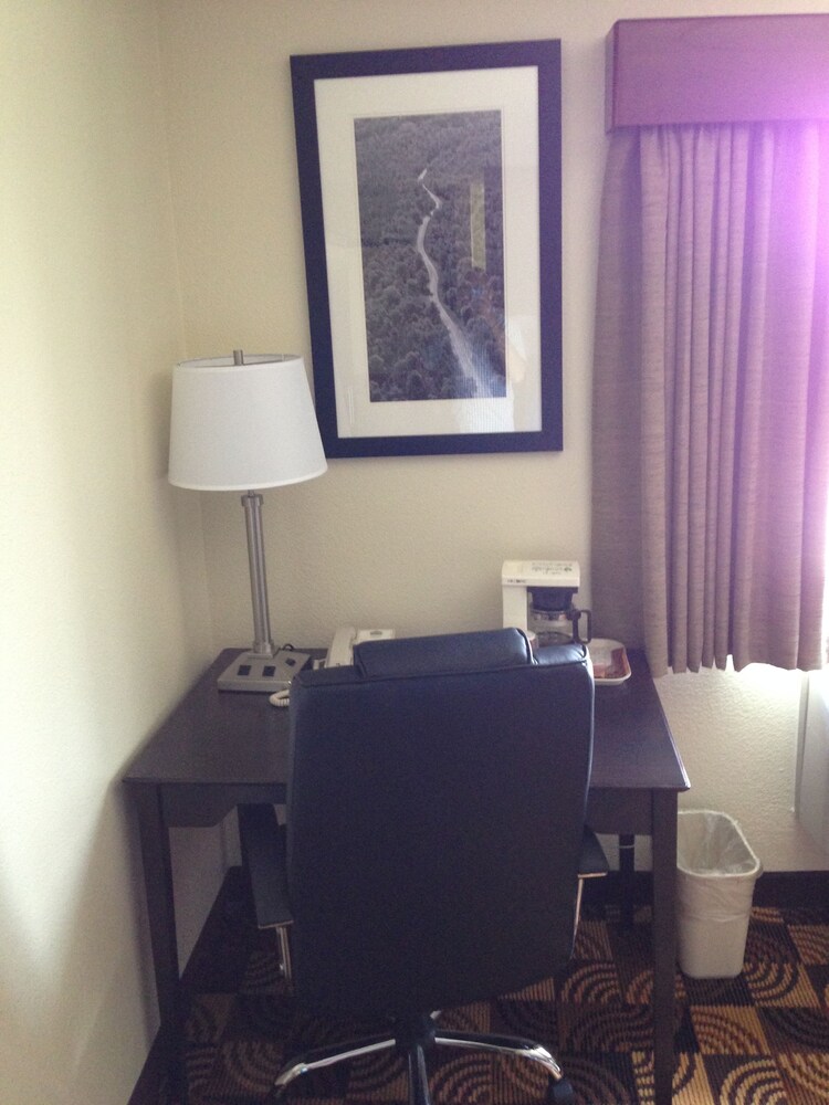 AmericInn by Wyndham Elkhorn Near Lake Geneva in Elkhorn | Best Rates ...