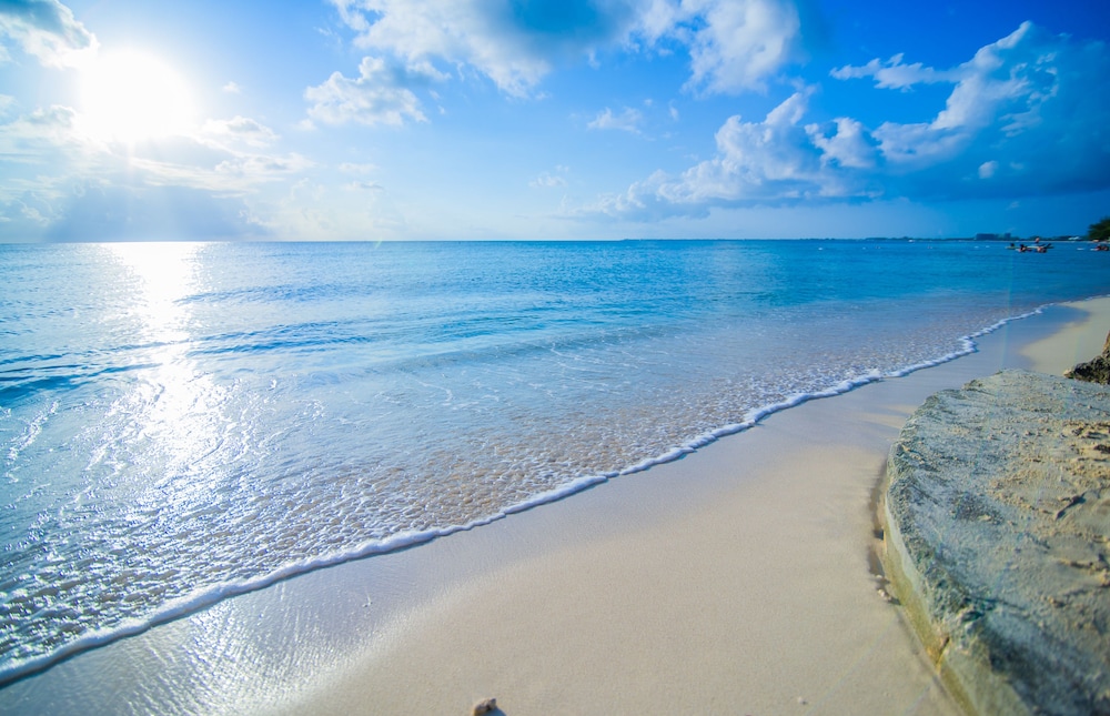 Seven Mile Beach Resort & Club in Seven Mile Beach | Best Rates & Deals ...