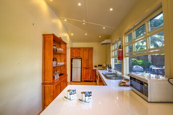 The Rarotongan Beach Resort & Lagoonarium Deals & Reviews (Rarotonga ...