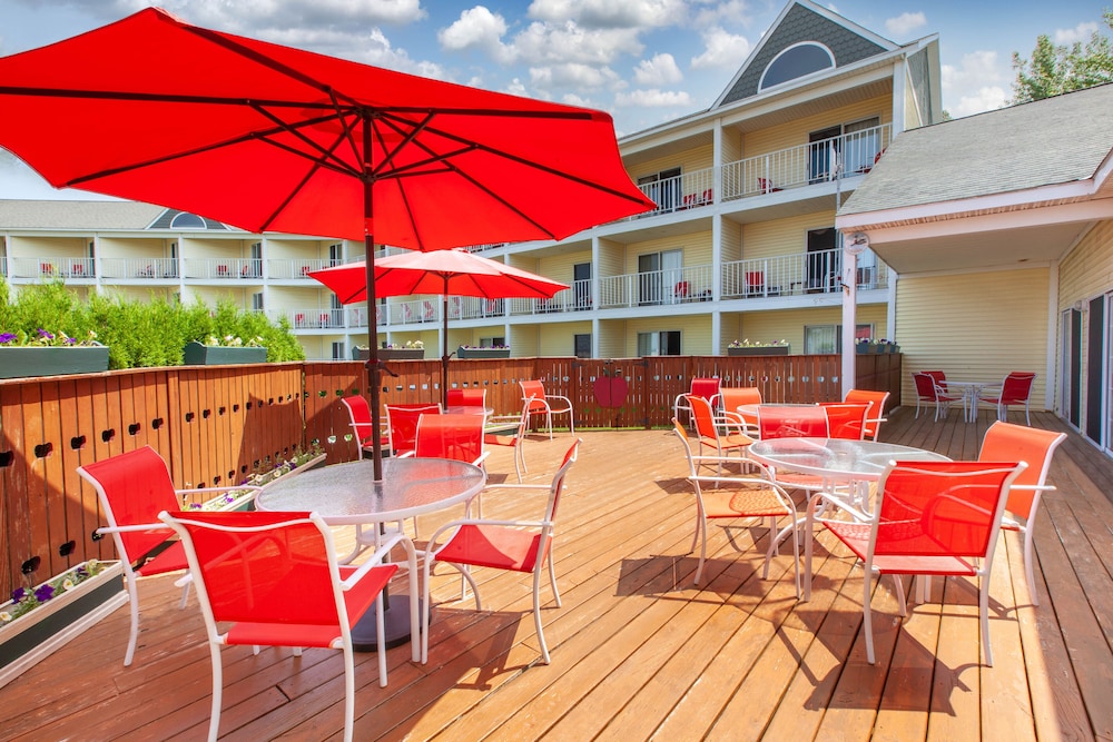 Apple Tree Inn, SureStay Collection by Best Western, Petoskey: $89 Room ...