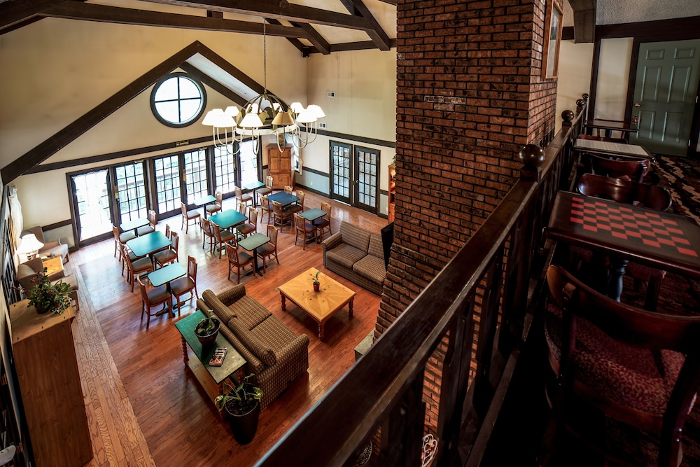 Room Deals for Spring House Inn, Chesterton starting at $89 | Hotwire