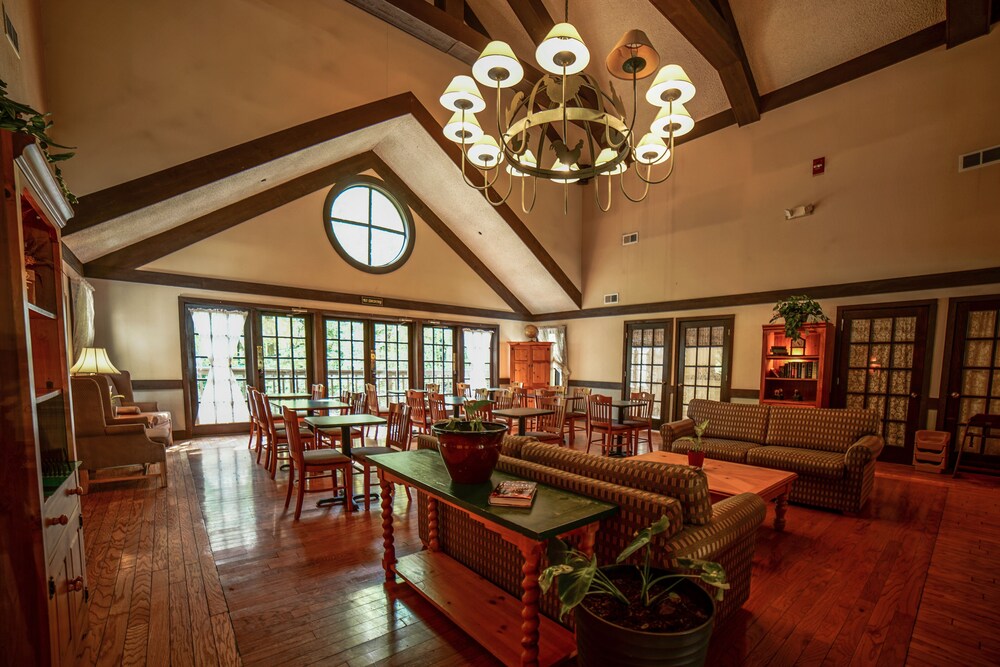 Spring House Inn, Porter: $99 Room Prices & Reviews | Travelocity