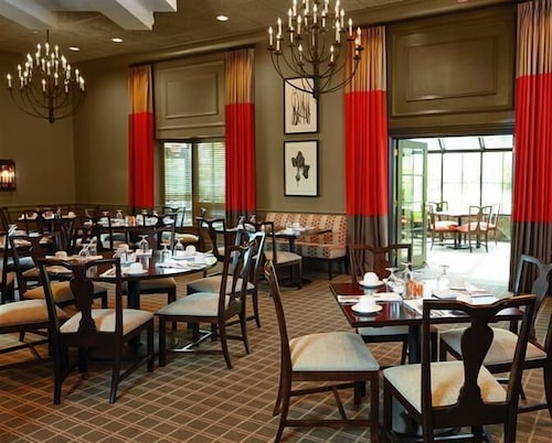 Ethan Allen Hotel, Danbury: $97 Room Prices & Reviews | Travelocity