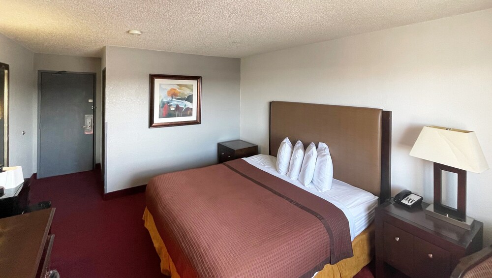 Magnuson Hotel Fort Wayne North – Coliseum in Fort Wayne | Best Rates ...