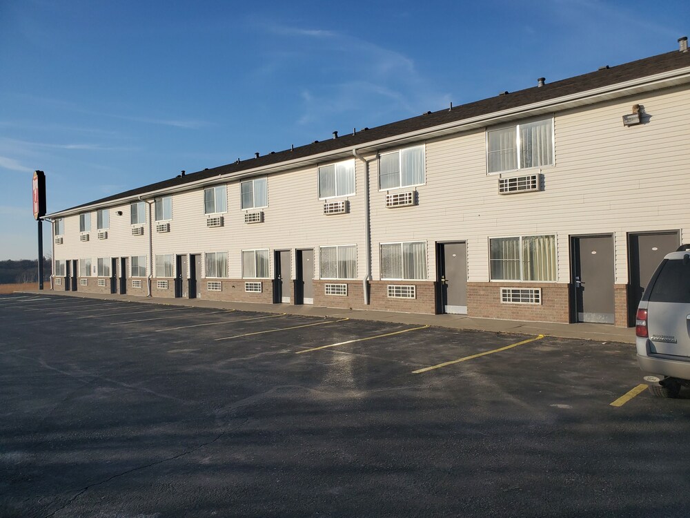 Super 7 Inn in Tecumseh | Best Rates & Deals on Orbitz