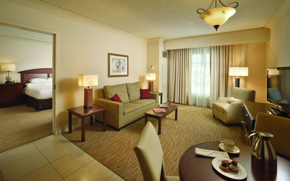 DoubleTree by Hilton Hotel Sunrise - Sawgrass Mills: 2019 Room Prices ...