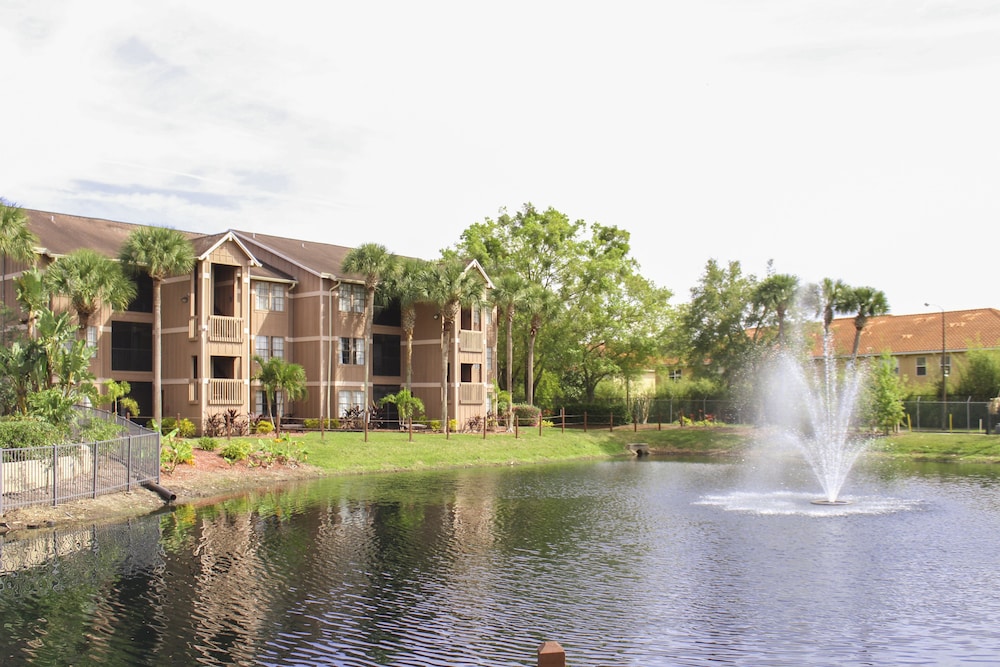 Hilton Vacation Club Polynesian Isles Kissimmee in Orlando | Best Rates ...