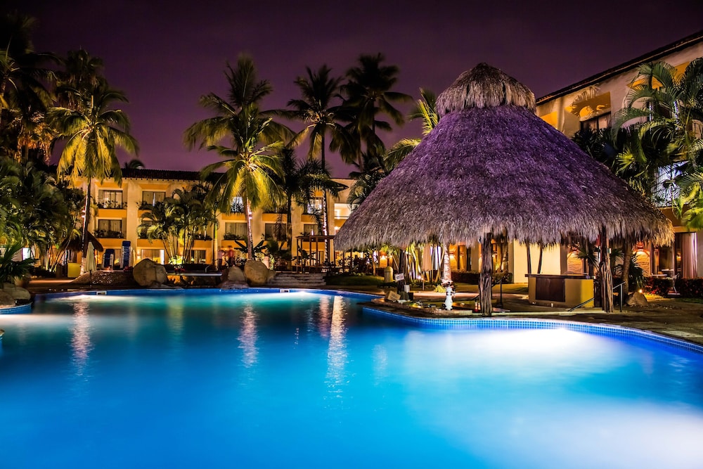 9 Best Party Resorts In Puerto Vallarta, Mexico - Updated | Trip101